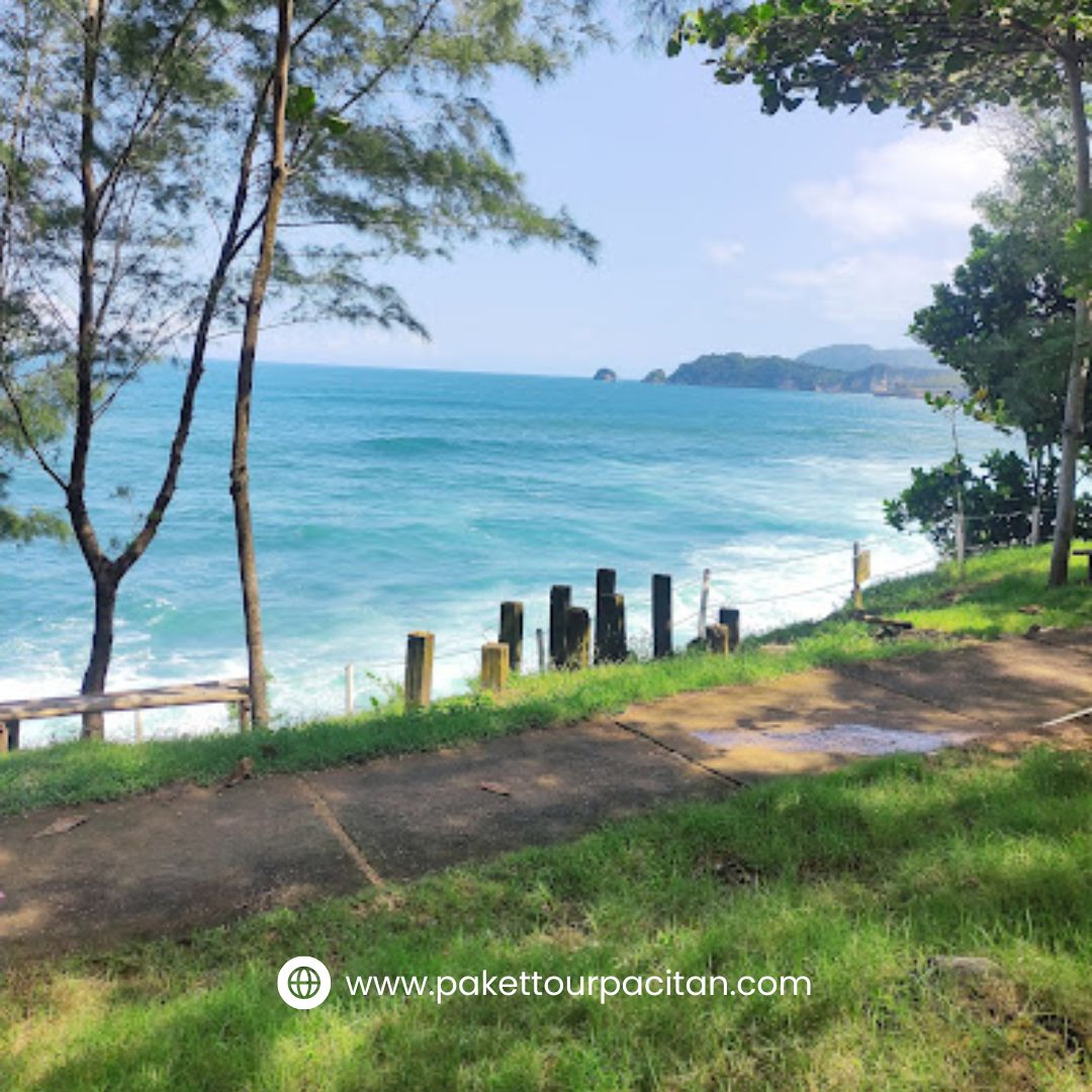 Pantai Watu Bale, Wisata Pacitan dengan Panorama Unik - Paket Tour Pacitan